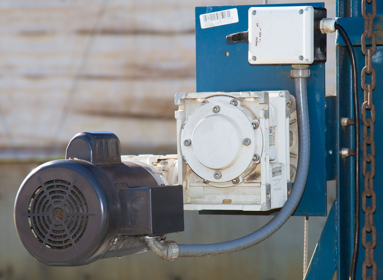 Hog Slat® Load Chute Winch Kit - Electric | Hog Slat