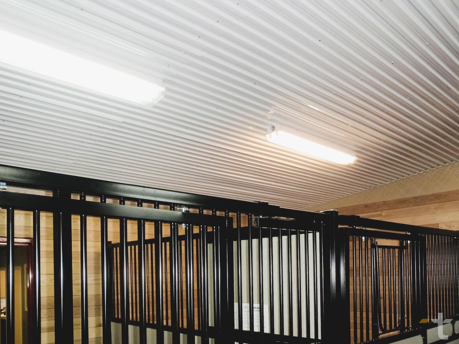 38" x 20'-4" (9" OC) Corrugated PVC liner | Hog Slat